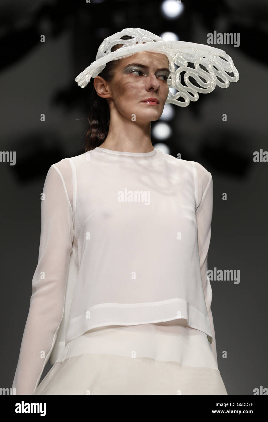 Spring 2014 runway hi-res stock photography and images - Alamy