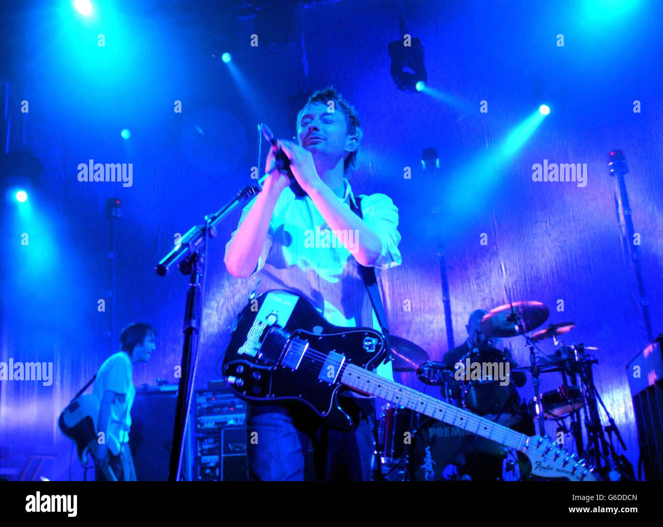 Stage perfoming hi-res stock photography and images - Alamy