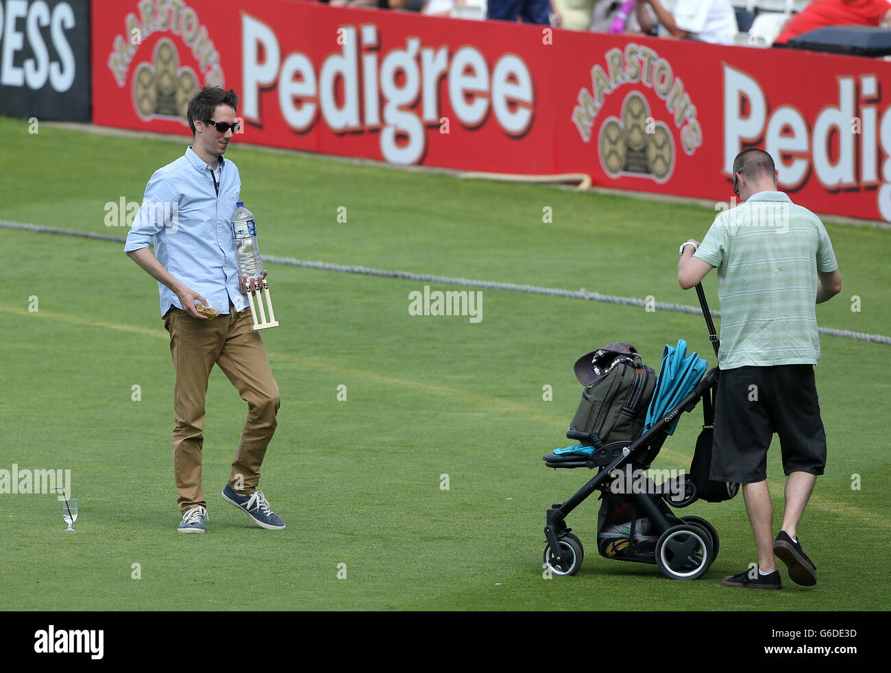 Derbyshire cricket fans hi-res stock photography and images - Alamy