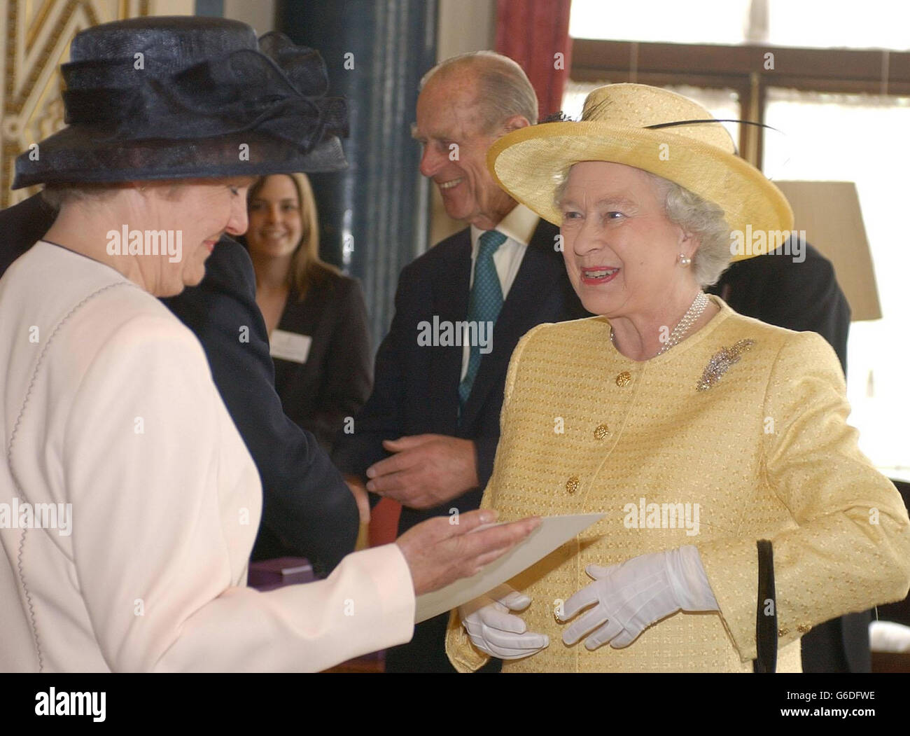 Queen elizabeth golden jubilee award hi-res stock photography and ...