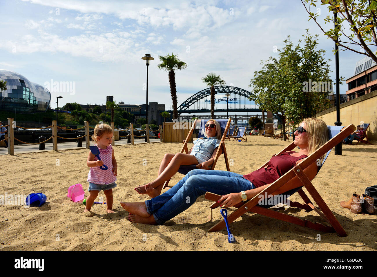 Kelly Davis(right) with her daughter Maisy Cochrane 16 months (left ...