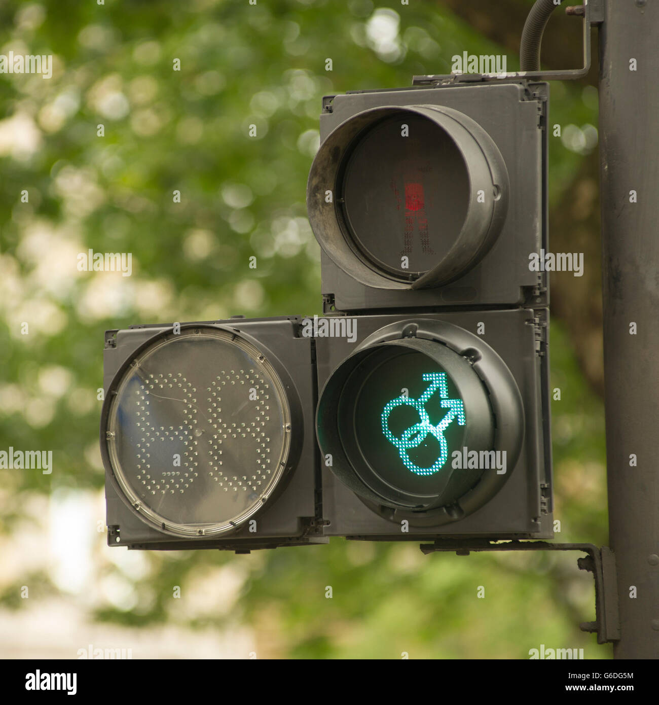 Pedestrian crossing light hi-res stock photography and images - Alamy