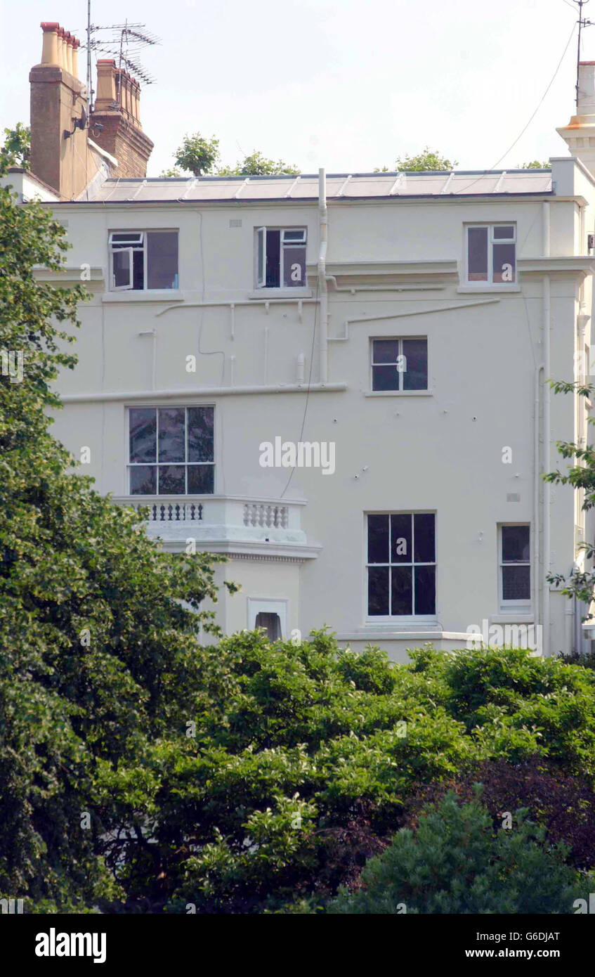 She discovered foot house hi-res stock photography and images - Alamy