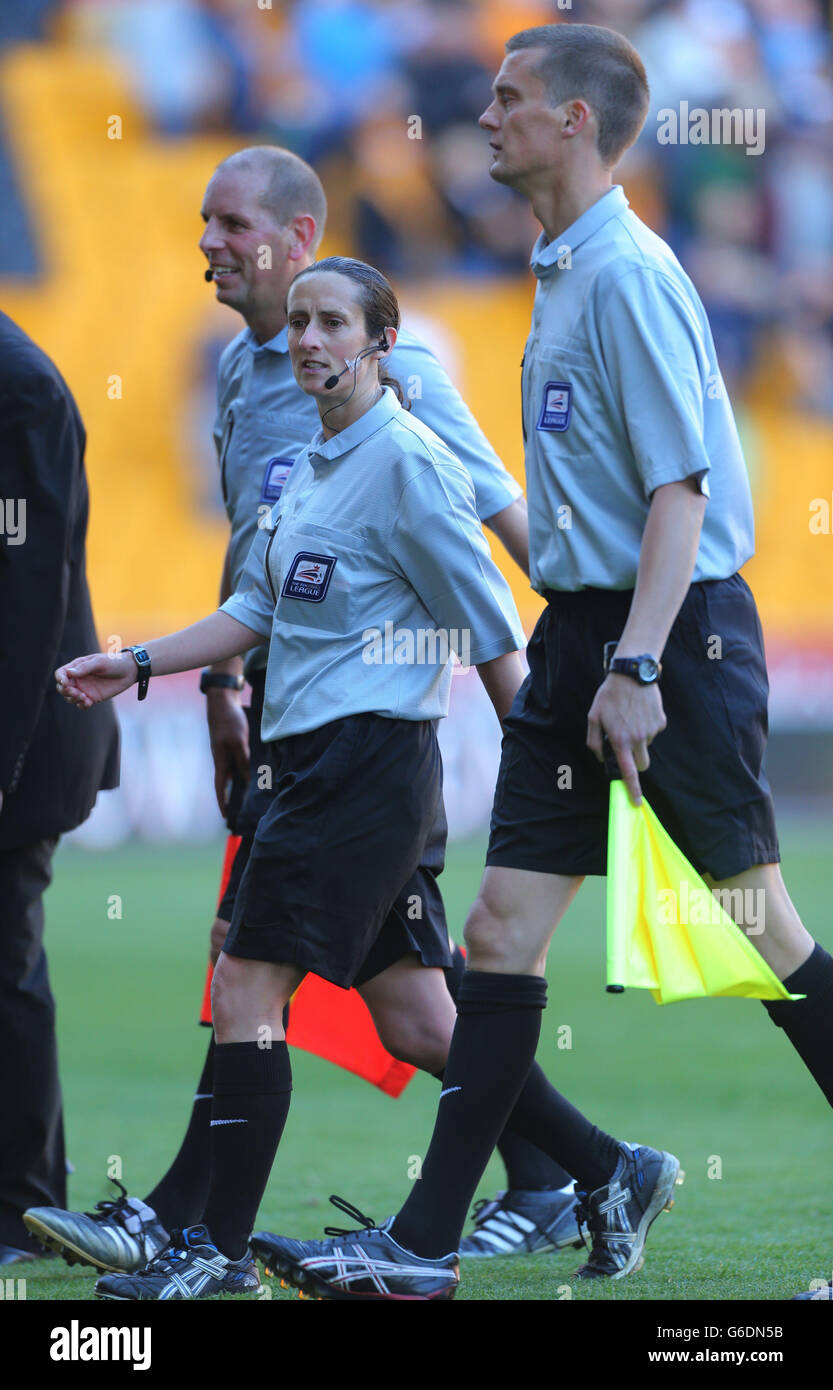 Female soccer referee during match hi-res stock photography and images ...