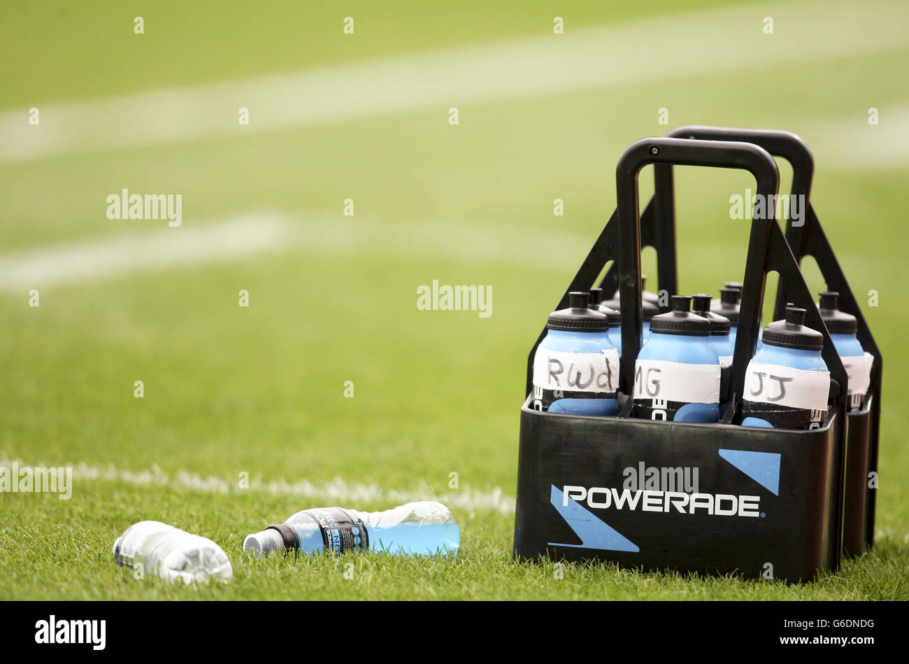 Bottles of powerade on the pitch hi-res stock photography and images ...