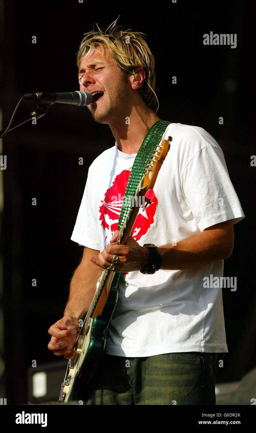 The lead singer of feeder hi-res stock photography and images - Alamy