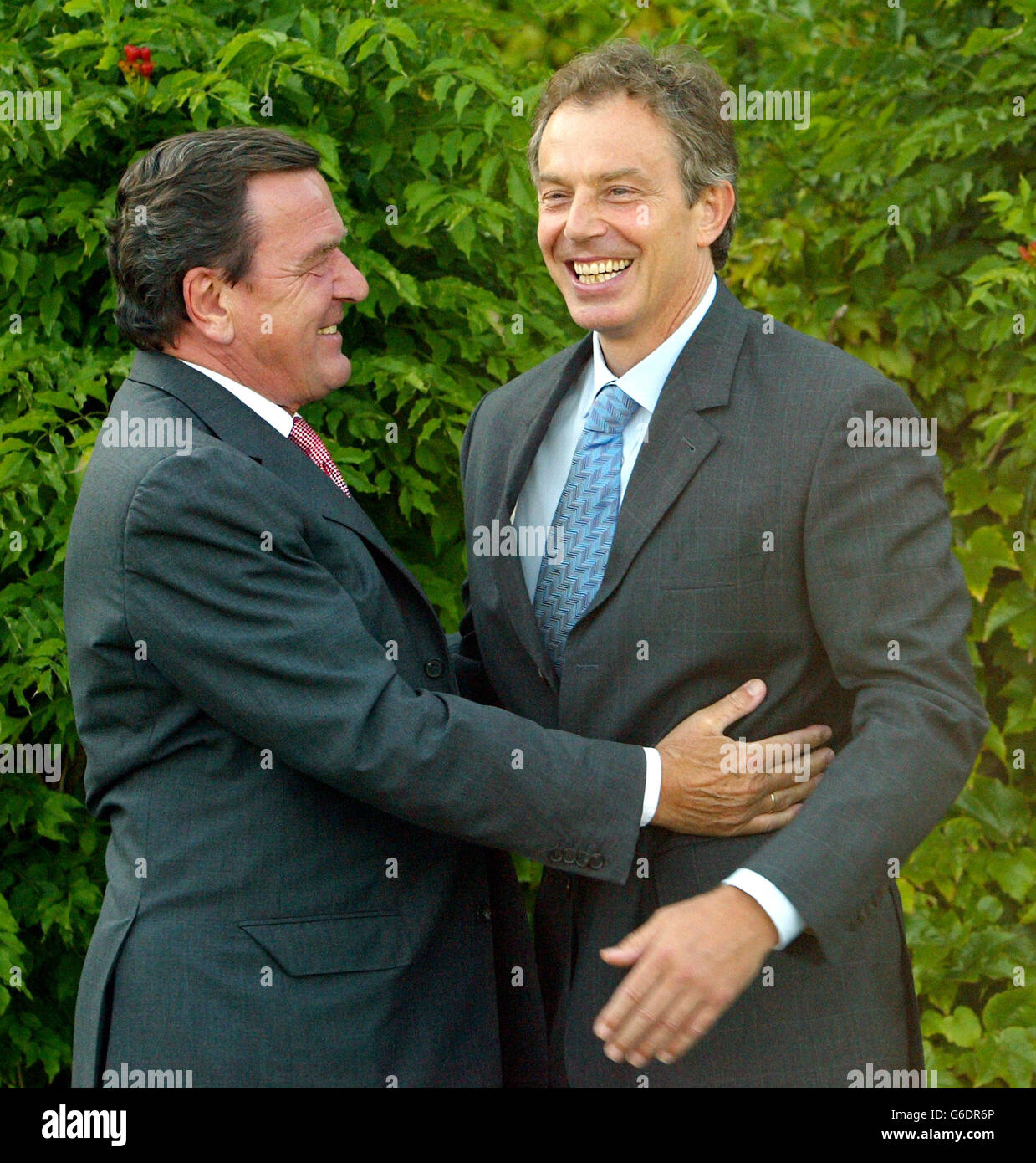 German chancellor gerhard schroeder smiling hi-res stock photography ...