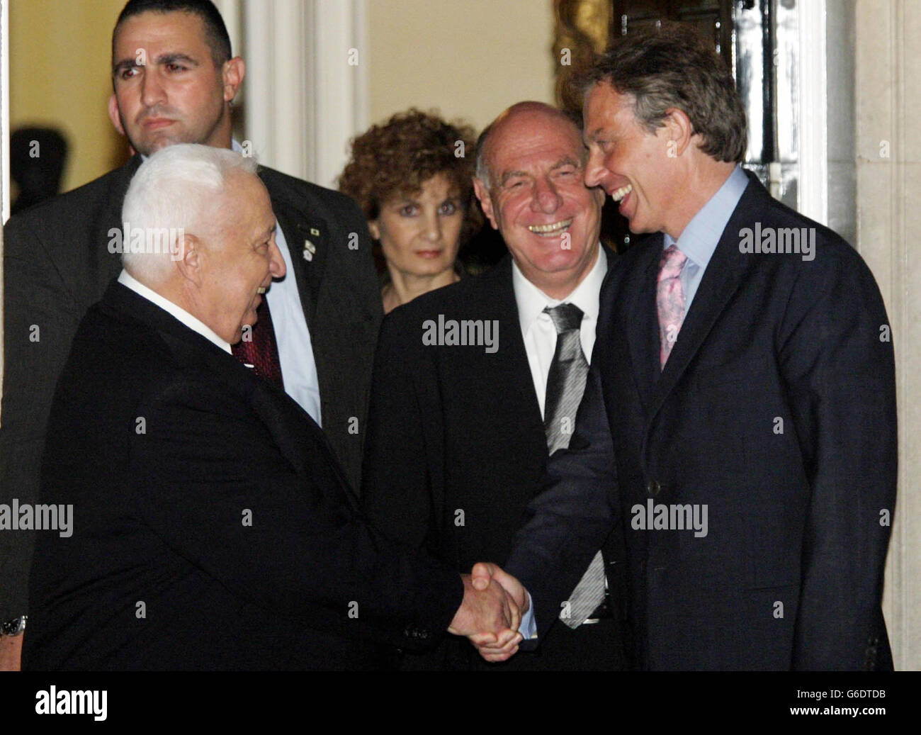 Ariel sharon leaves downing street hi-res stock photography and images ...