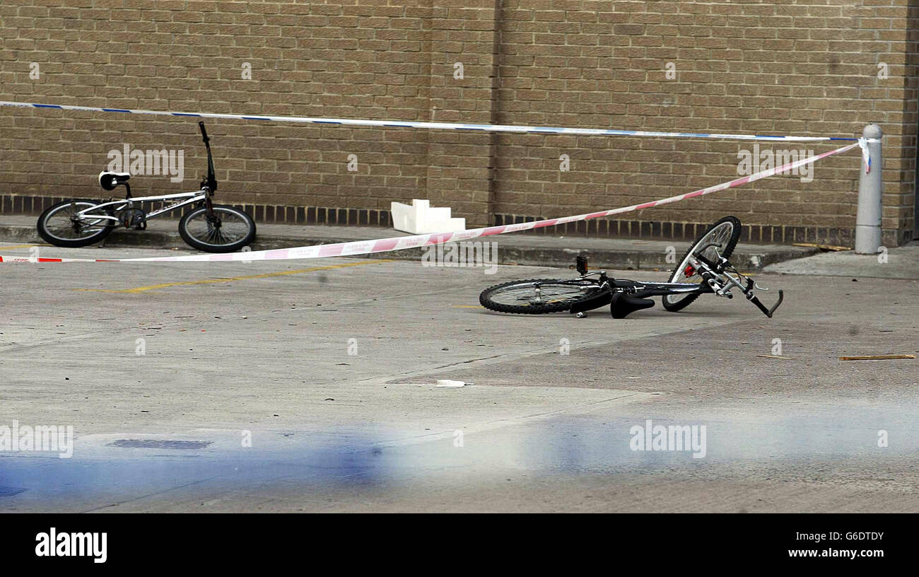 15 year old burnt in skip - Tyneside Stock Photo - Alamy