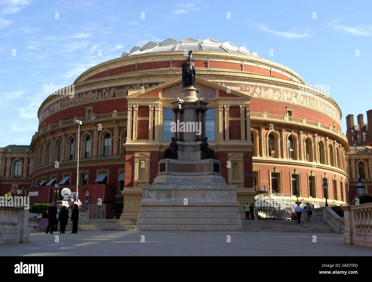 Statue Outside Royal Albert Hall Stock Photos & Statue Outside Royal ...