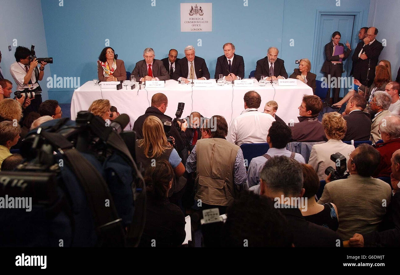 Jack Straw the Foreign Secretary and Defence Secretary Geoff Hoon at a ...