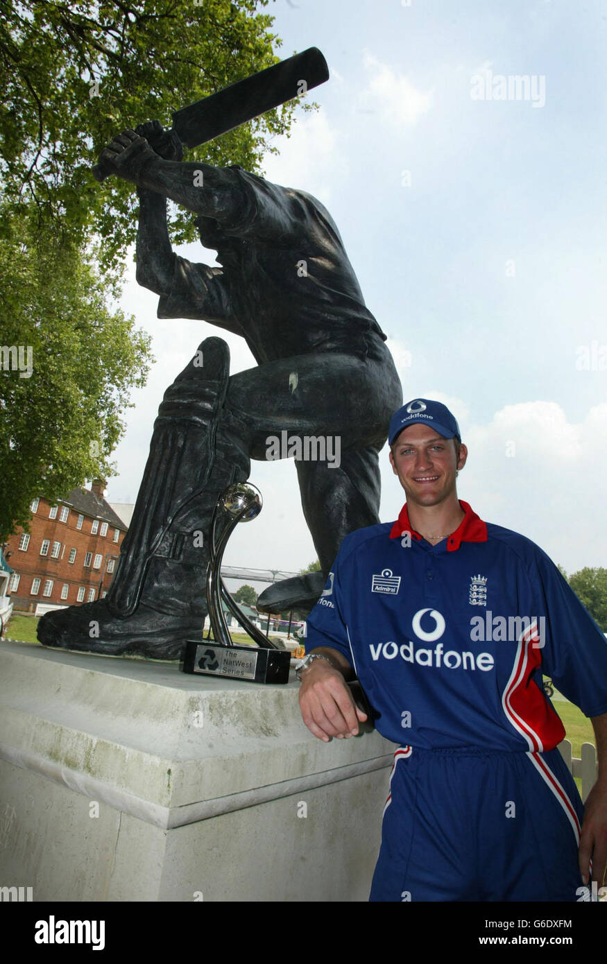 James troughton natwest challenge hi-res stock photography and images ...