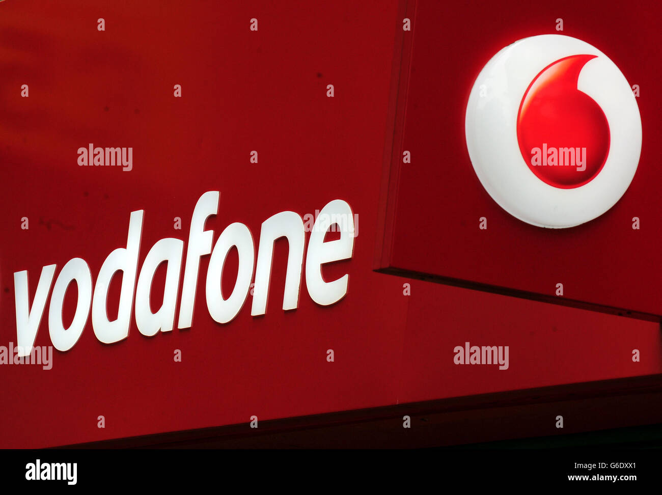 Vodafone shop hi-res stock photography and images - Alamy