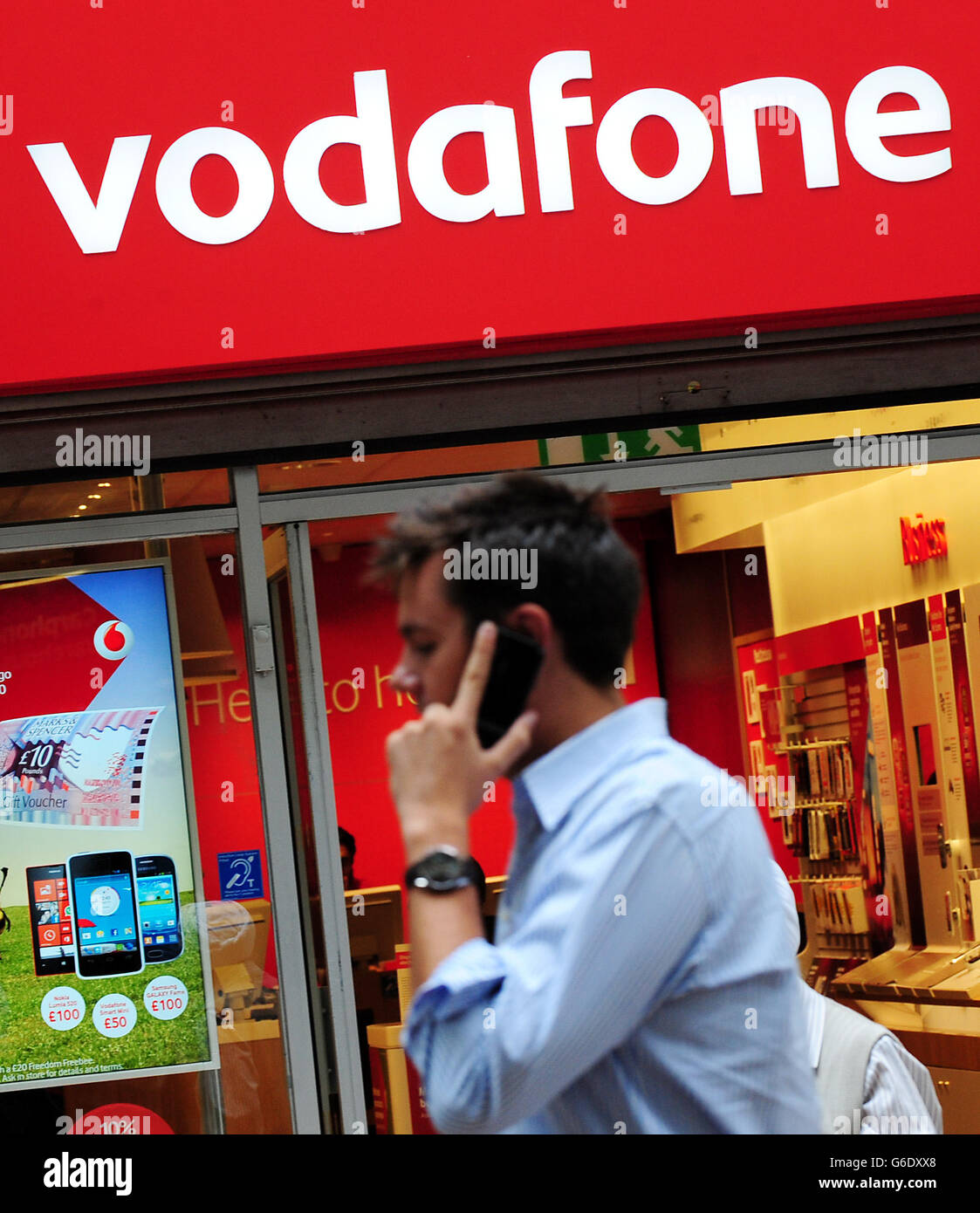 News consumer vodafone hi-res stock photography and images - Alamy
