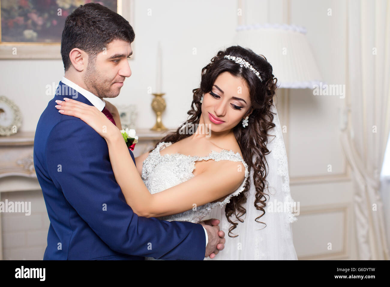 Man dressed as bride hi-res stock photography and images - Alamy