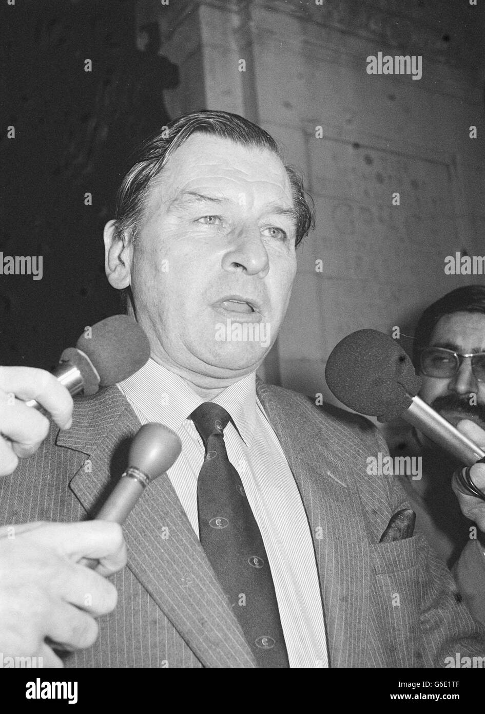 Talks to press lords hi-res stock photography and images - Alamy