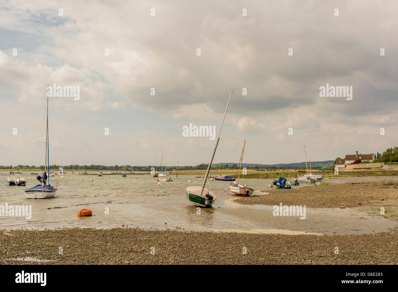 Bosham quay seaweed hi-res stock photography and images - Alamy