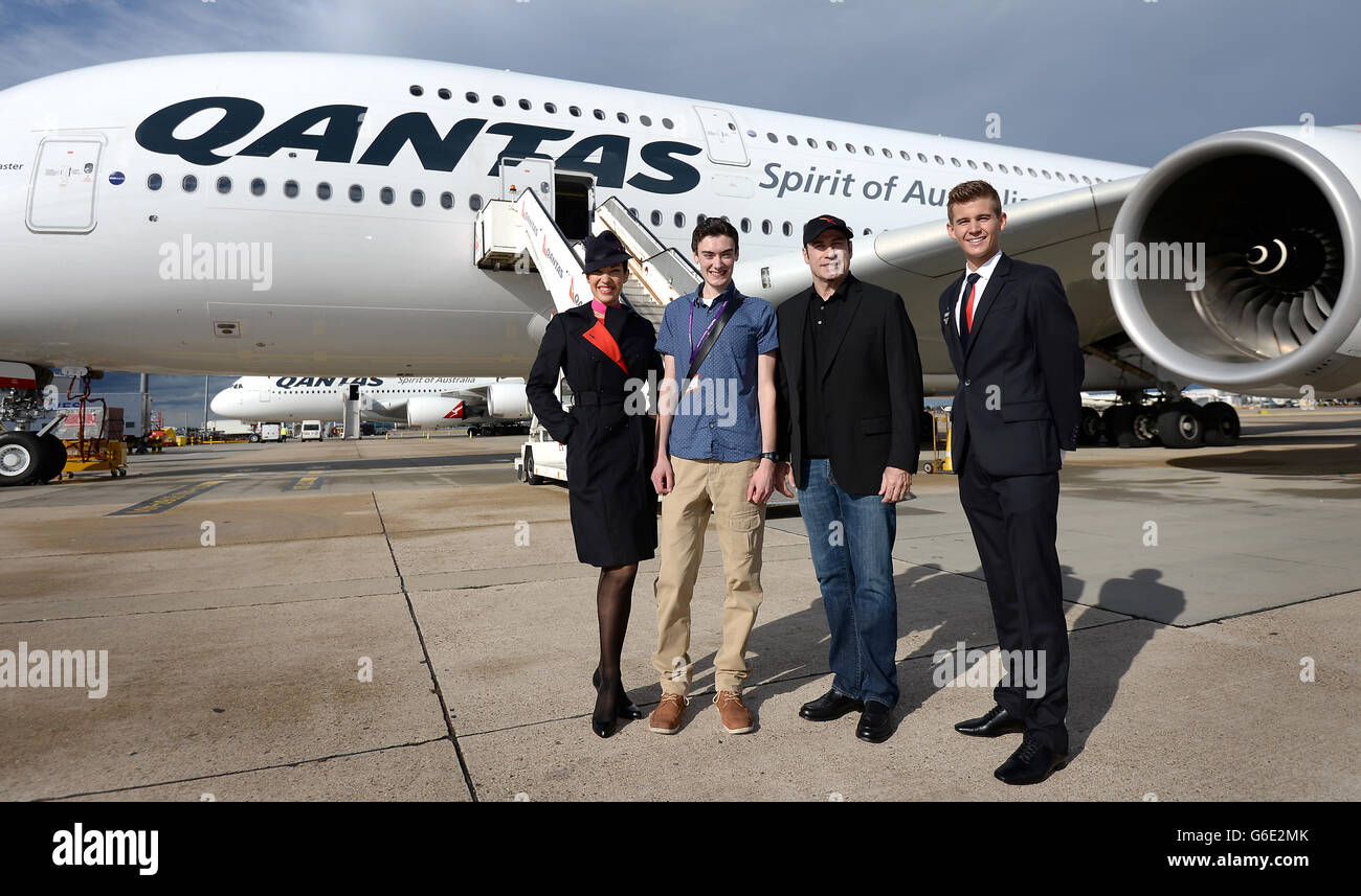 Qantas cabin crew hi-res stock photography and images - Alamy