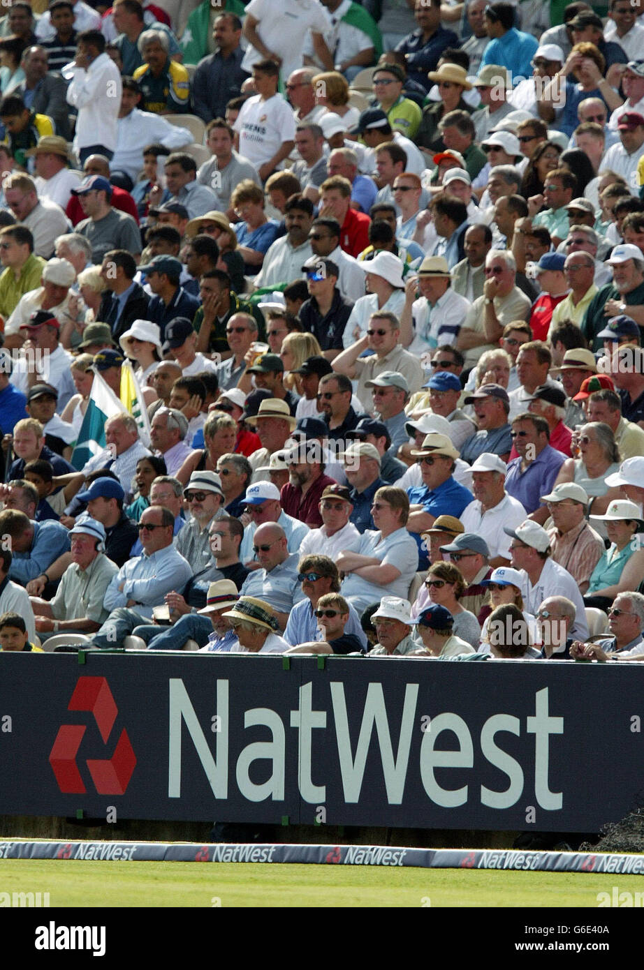 NatWest Challenge crowd Stock Photo - Alamy