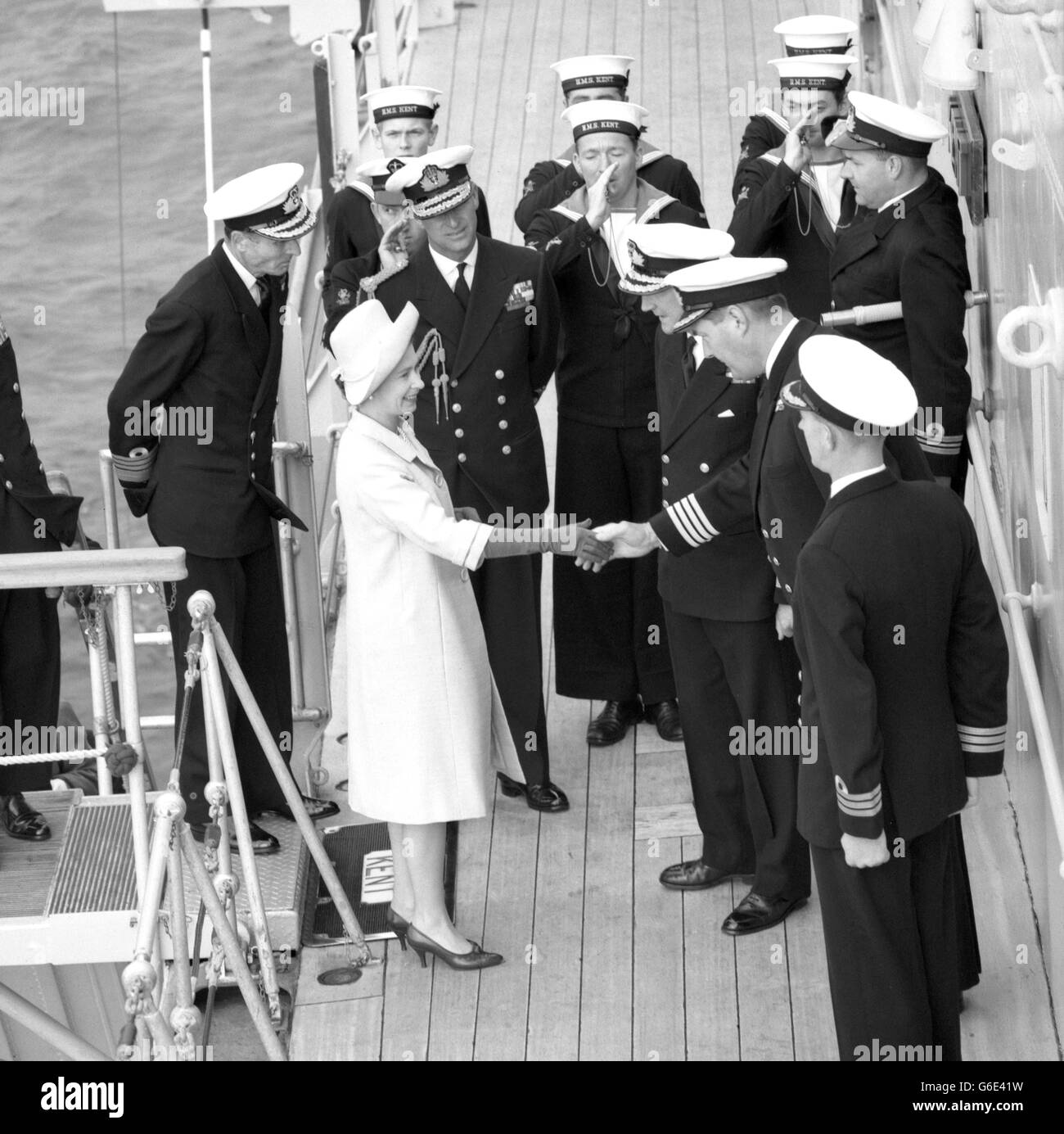 Queen elizabeth ii on clyde hi-res stock photography and images - Alamy
