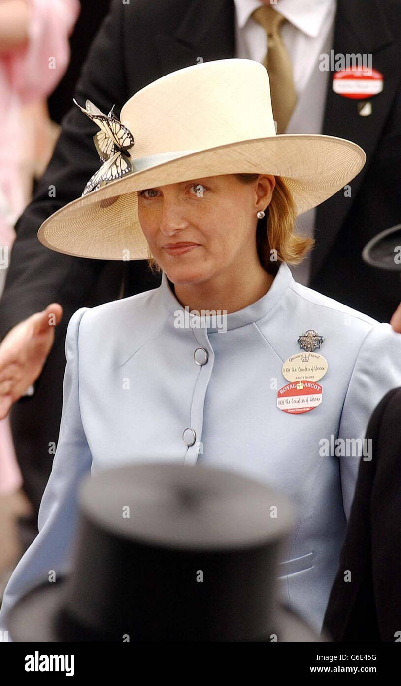 000 people attended the opening day hi-res stock photography and images ...