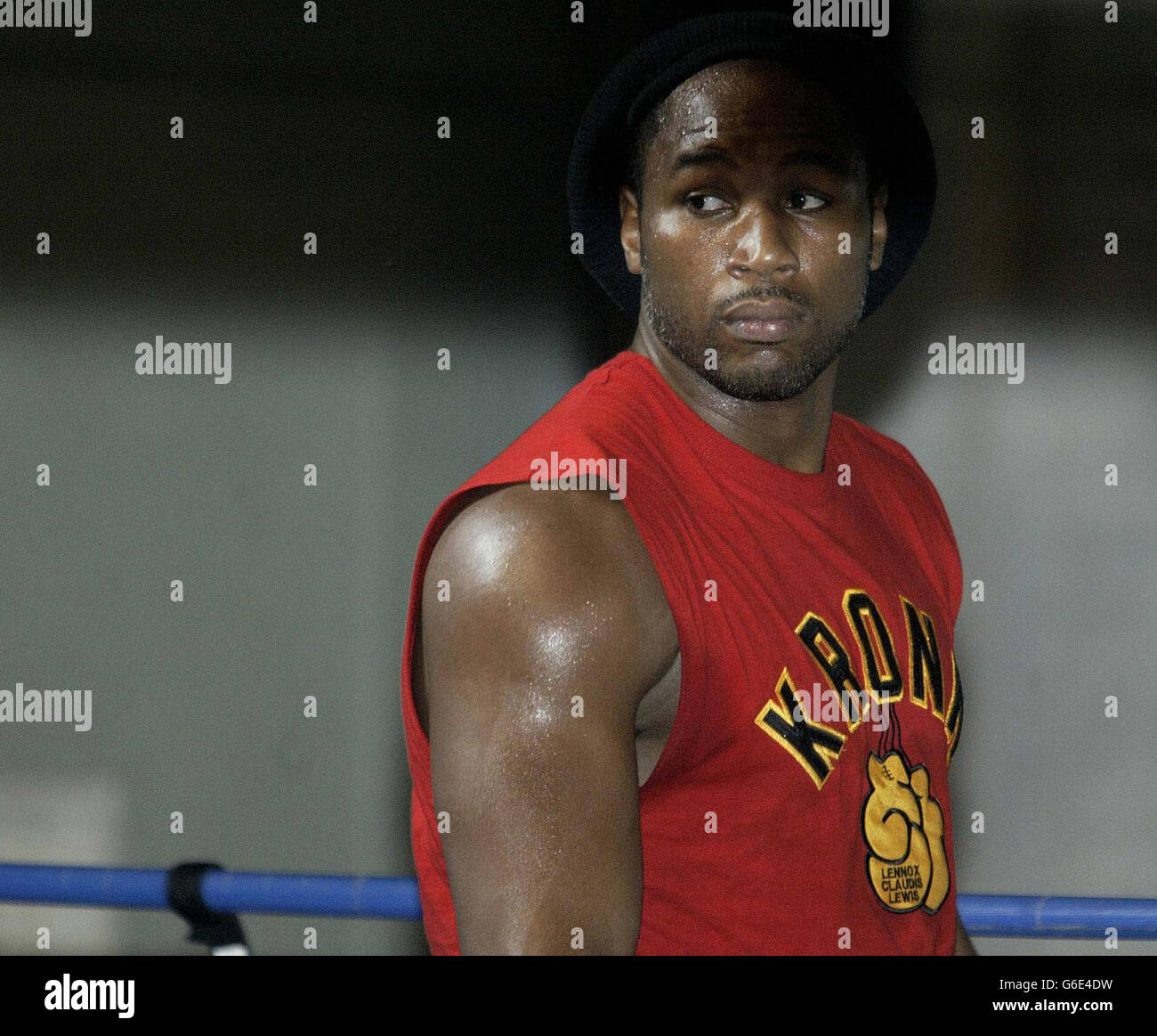 World Heavyweight Boxing Champion Lennox Lewis trains in Los Angeles ...