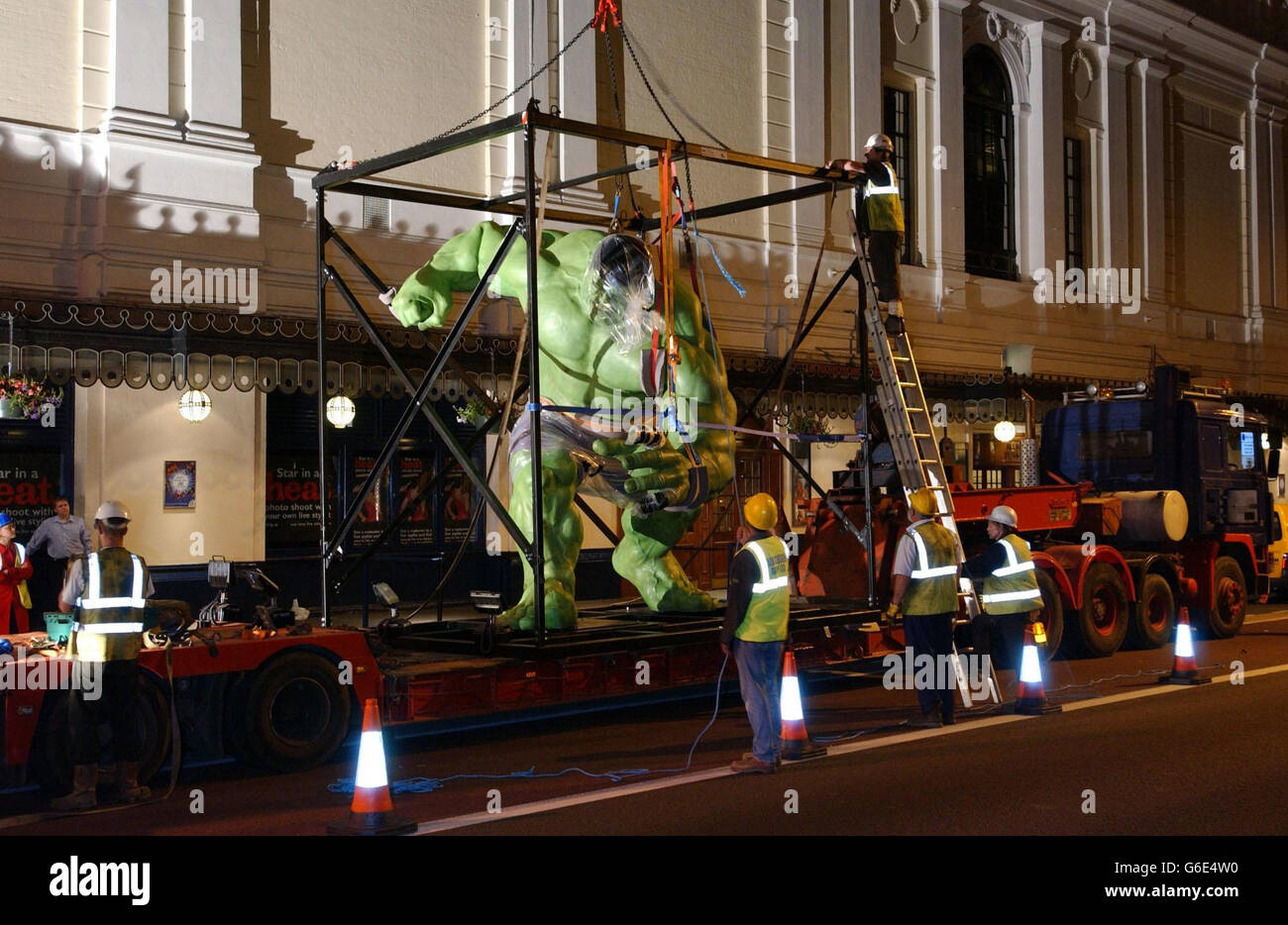 15 foot tall statue hi-res stock photography and images - Alamy