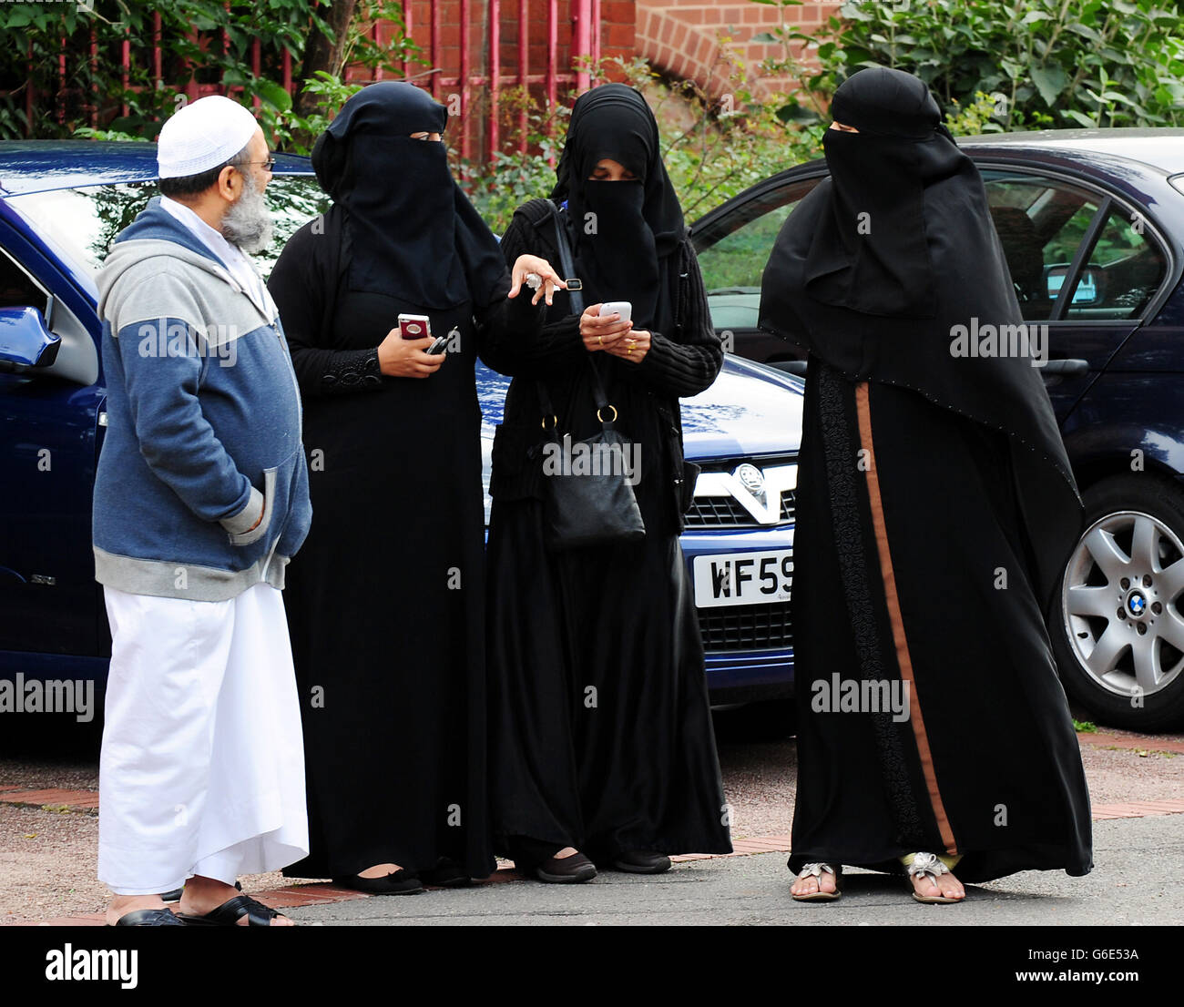 General view of street life in Spinney Hill, Leicester Stock Photo - Alamy