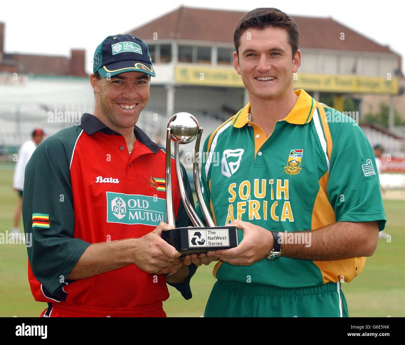 L r zimbabwe captain heath streak hi-res stock photography and images ...
