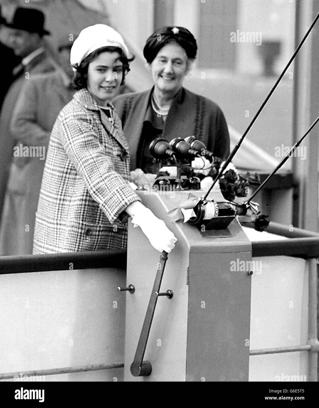 Royal Mail Liner 'Arlanza' Launched - Lady Dorothy Macmillan - Belfast ...