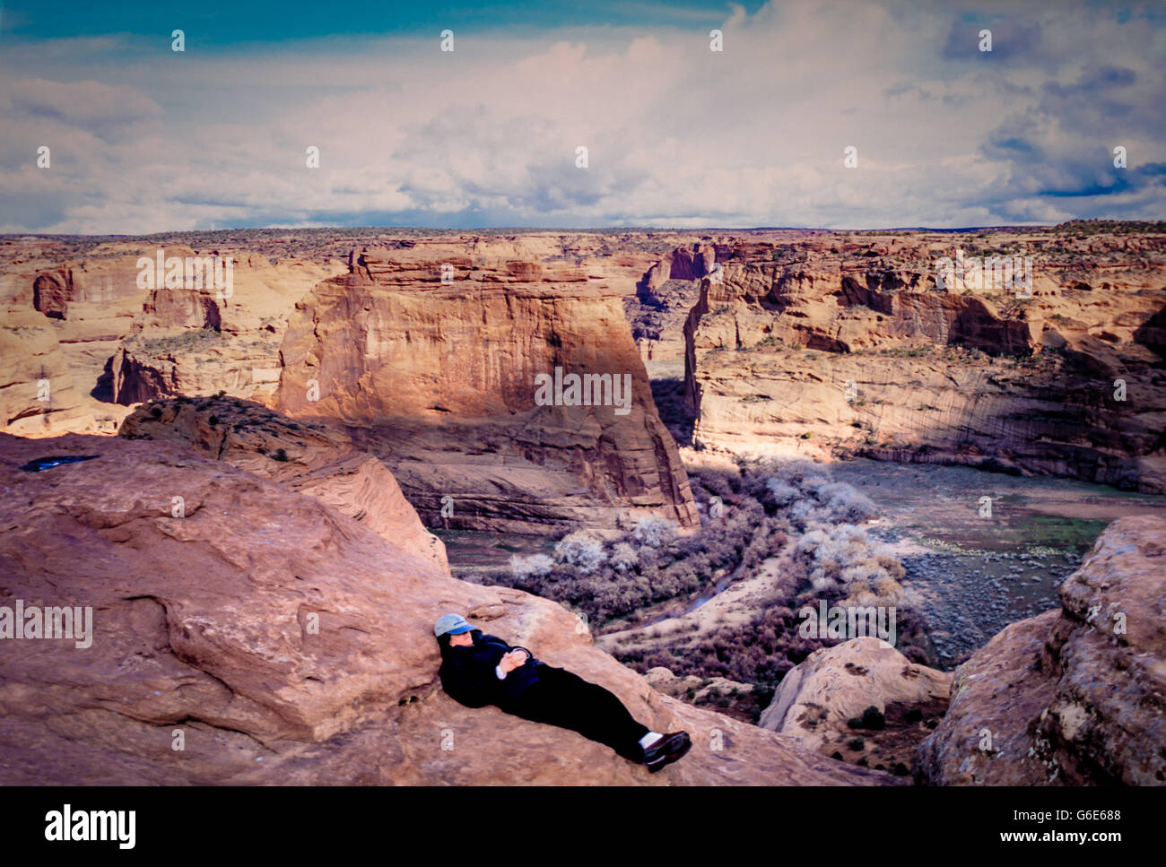Sleeping on the edge, Canyon De Chelly Arizona Stock Photo - Alamy