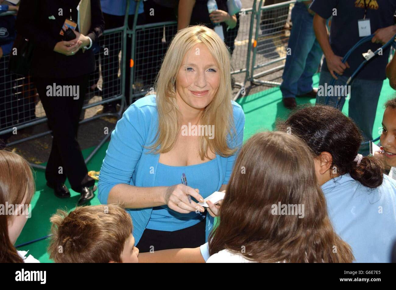 Book signing author rowling hi-res stock photography and images - Alamy