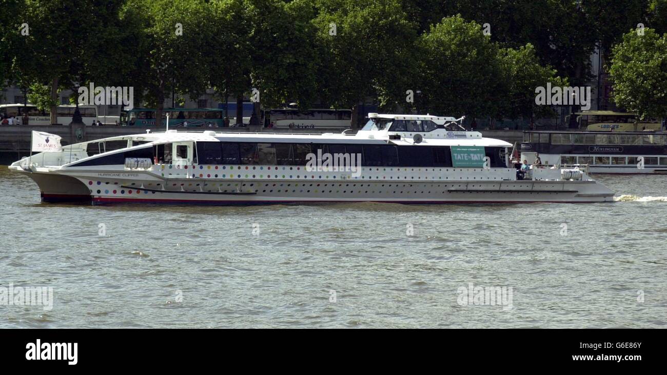 Tate to tate boat hirst hi-res stock photography and images - Alamy