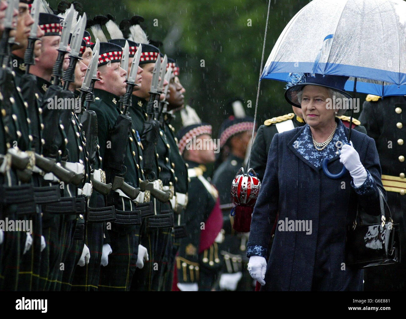 Royal inspections armed military uniform weapons pool queen elizabeth ii hi-res stock ...