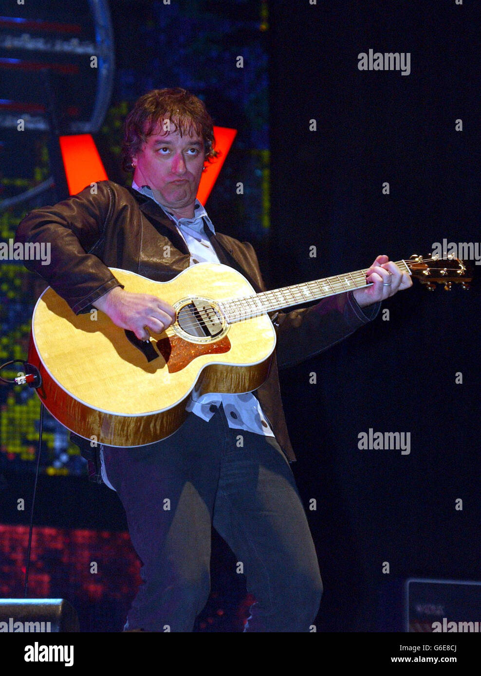 Guitarist peter buck hi-res stock photography and images - Alamy