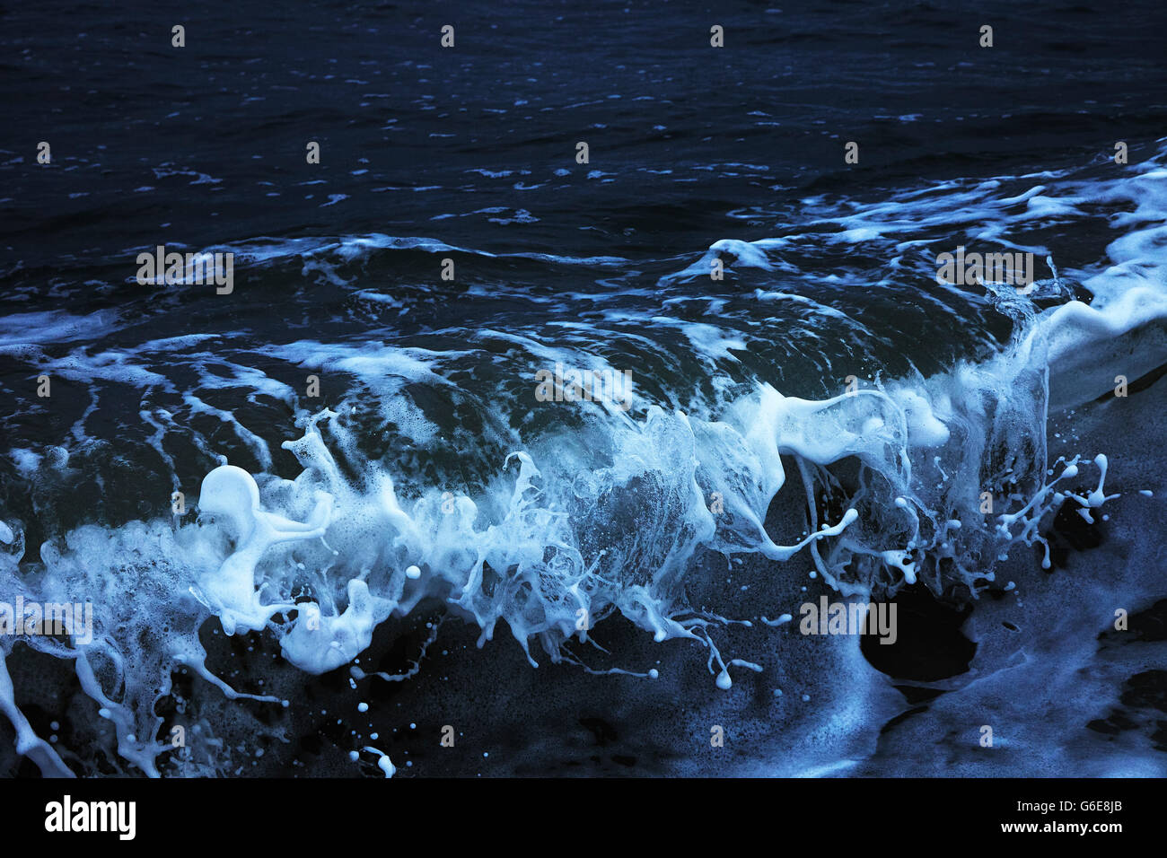 Crashing waves ocean landscape hi-res stock photography and images - Alamy