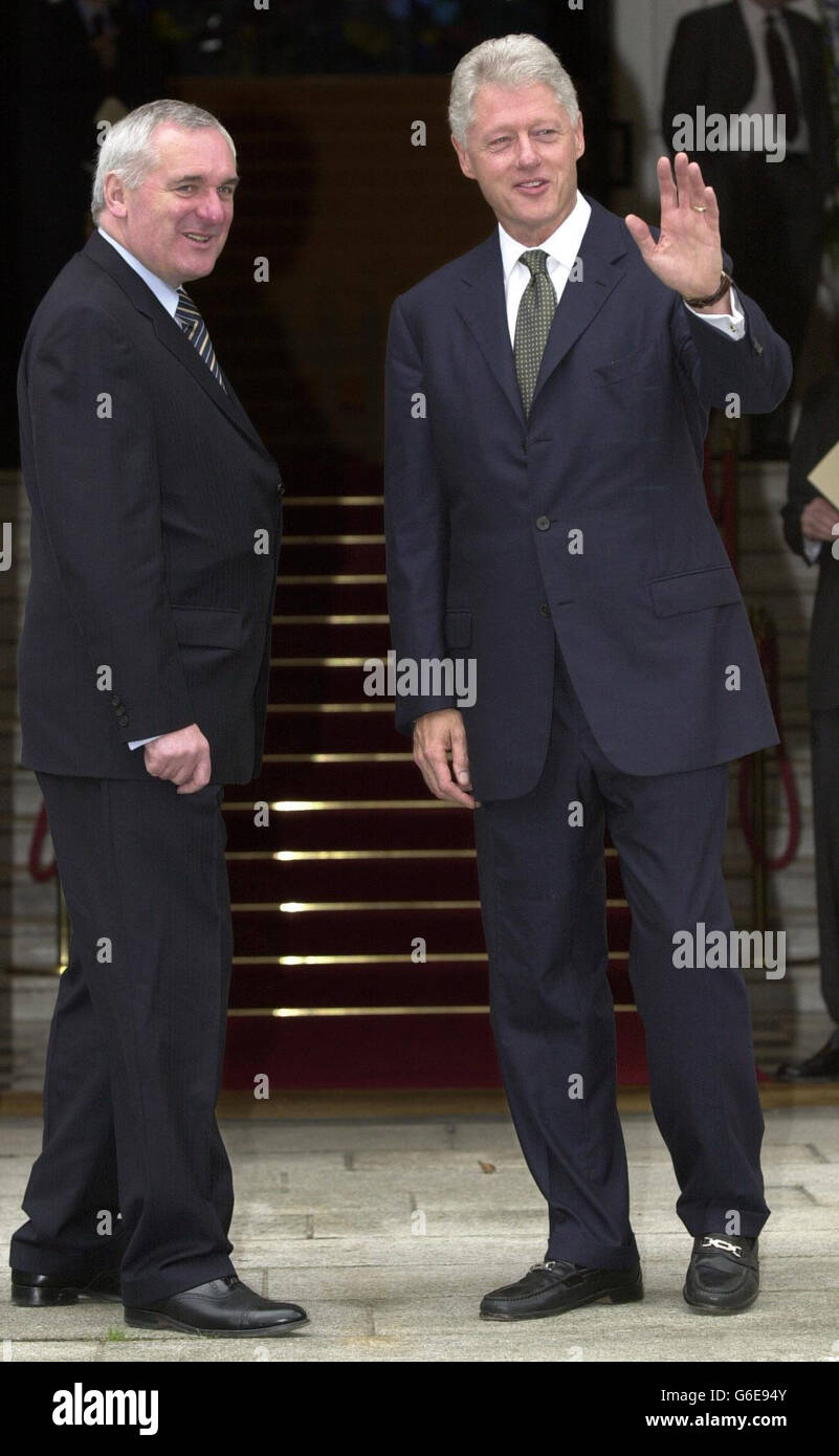 Former US President Bill Clinton (right) meets Taoiseach Bertie Ahern ...