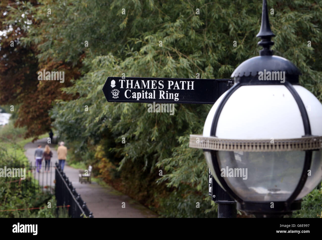 A General picture of a Thames Path sign in showing the towpath along ...