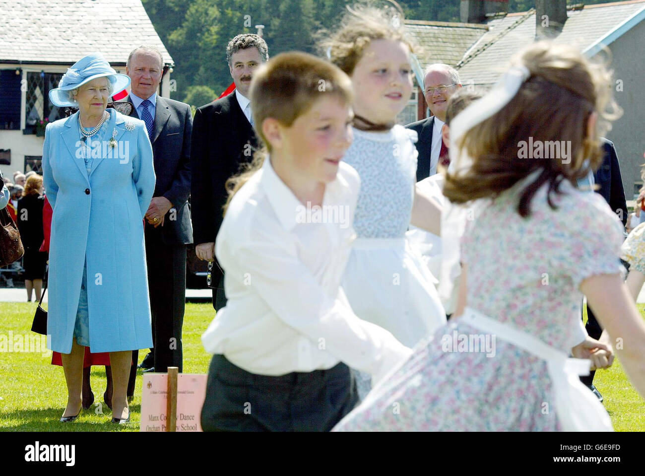 Queen elizabeth dancing hi-res stock photography and images - Alamy