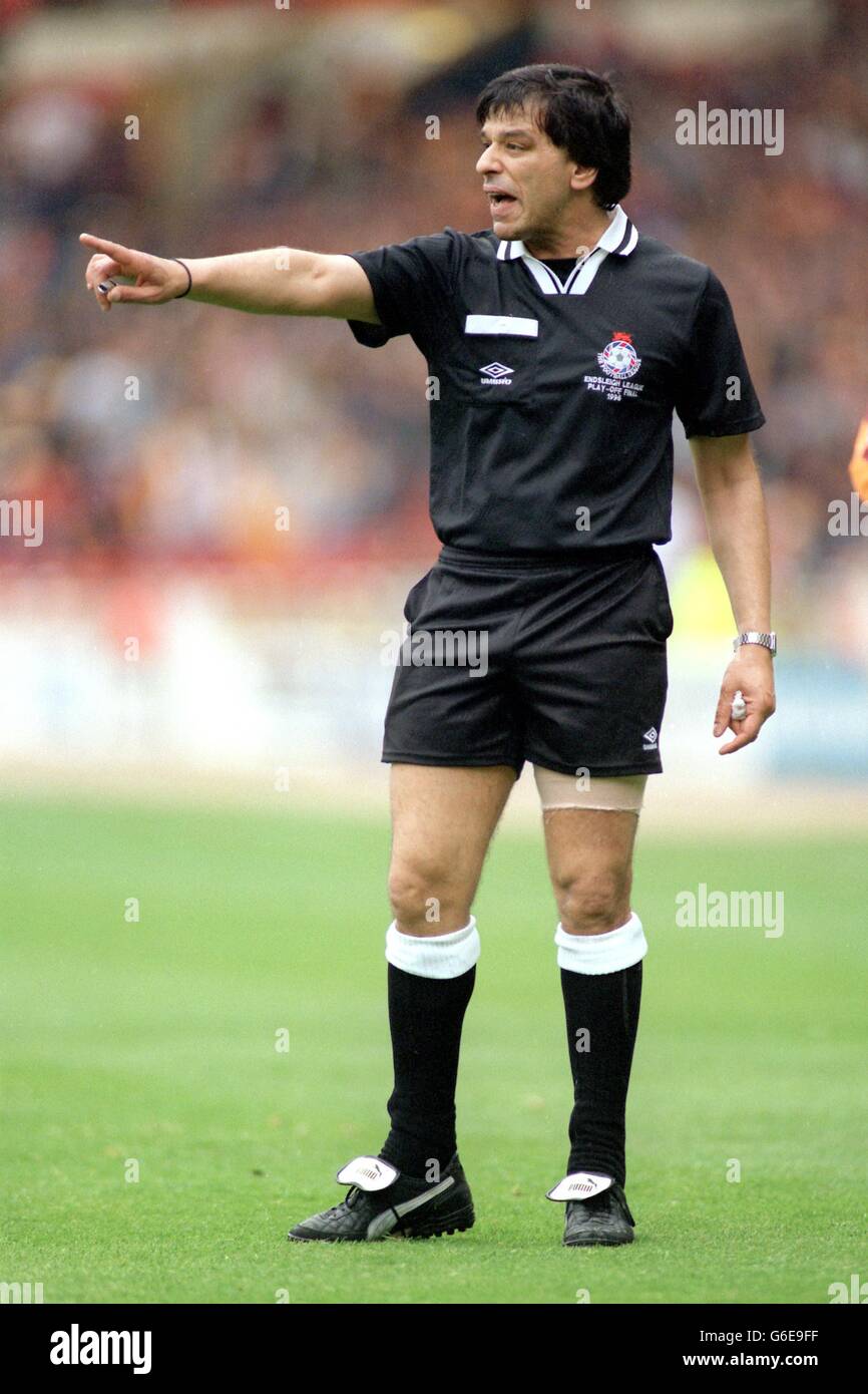Referee gurnam singh hi-res stock photography and images - Alamy