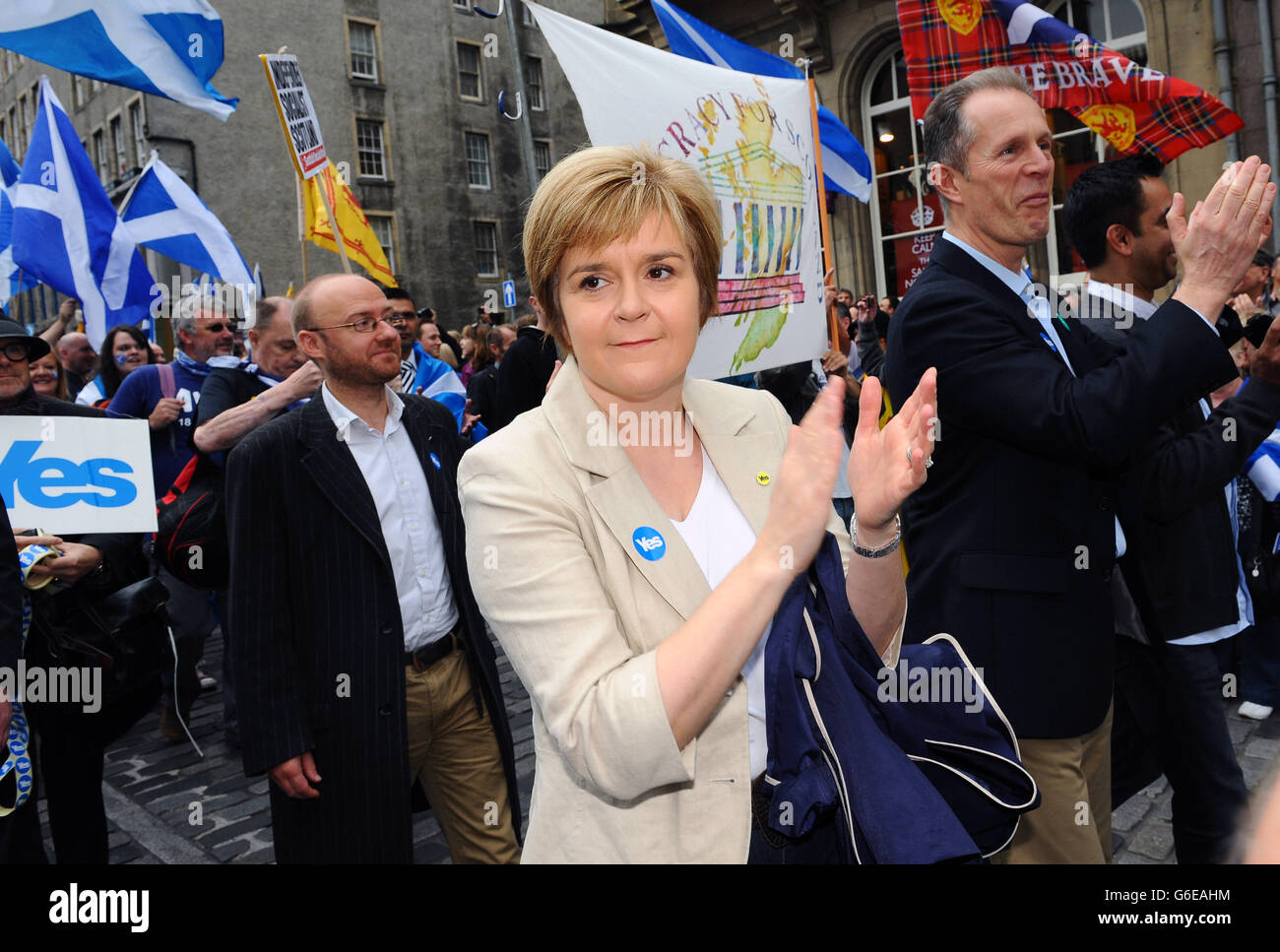 Yes vote hi-res stock photography and images - Alamy