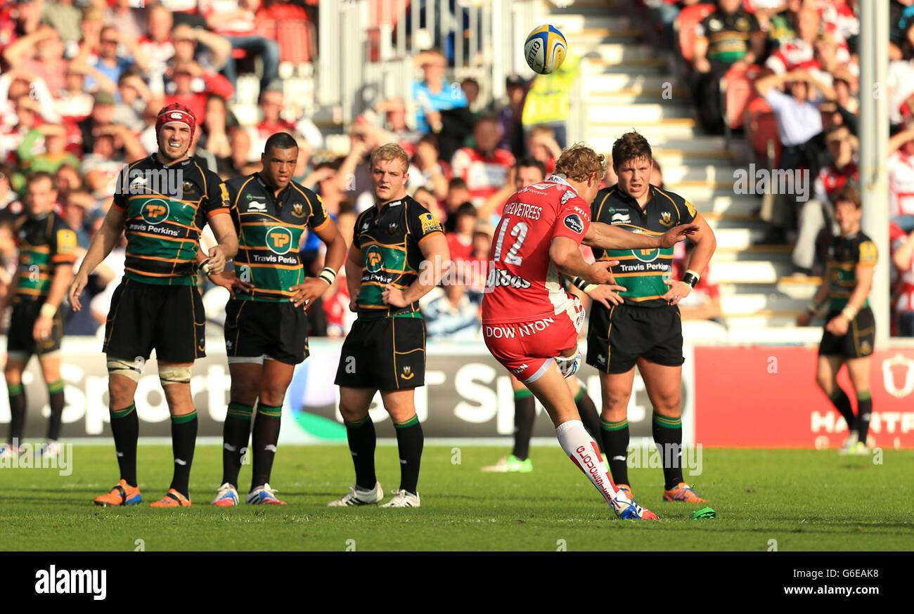 Gloucester Rugby's Billy Twelvetrees kicks a penalty with the last kick ...
