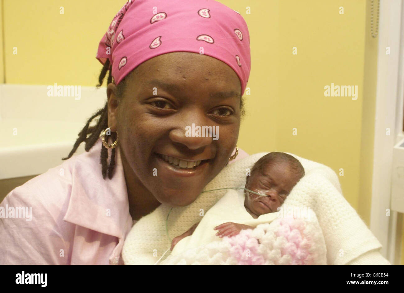 Lorraine hart with her tiny baby aaliyah hi-res stock photography and ...