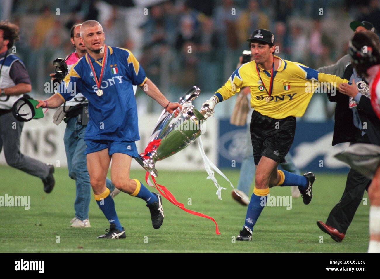 Fabrizio ravanelli juventus hi-res stock photography and images - Alamy