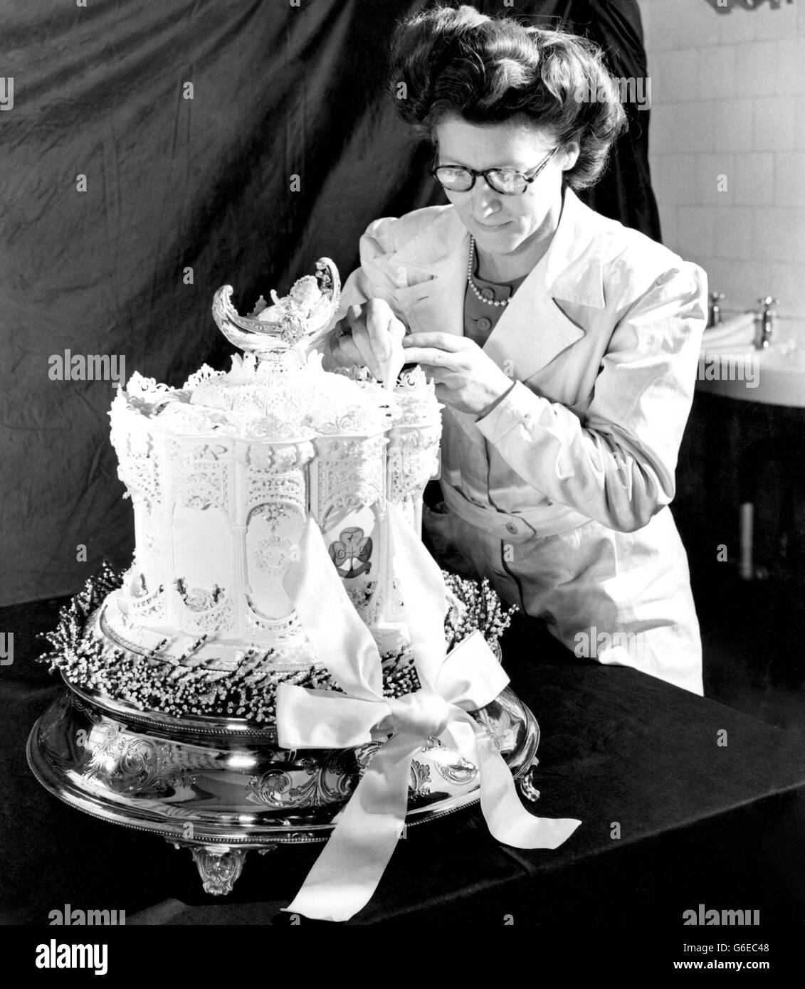 Queen Elizabeth Wedding Cake