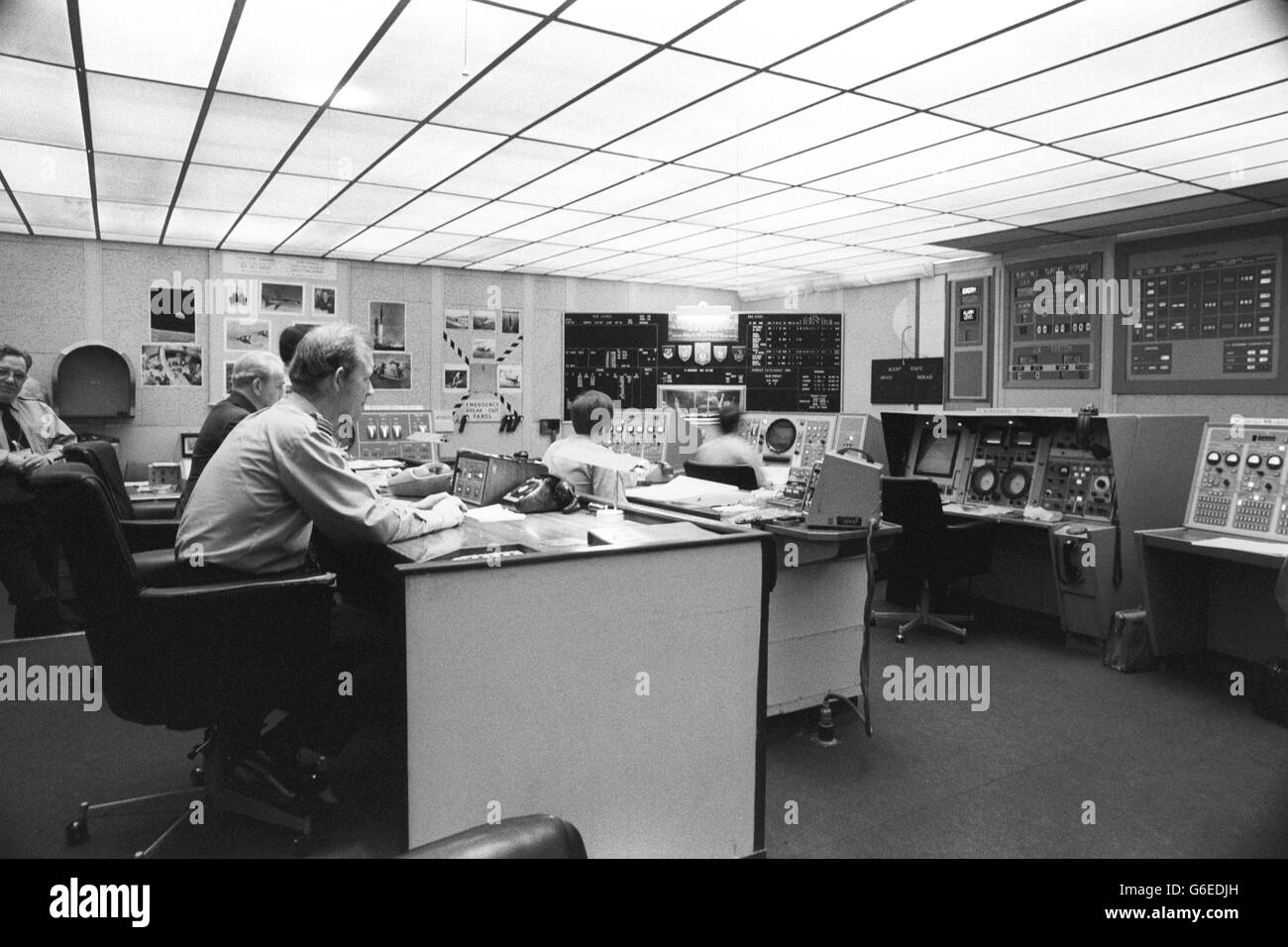Inside tactical operations room raf fylingdales hi-res stock ...