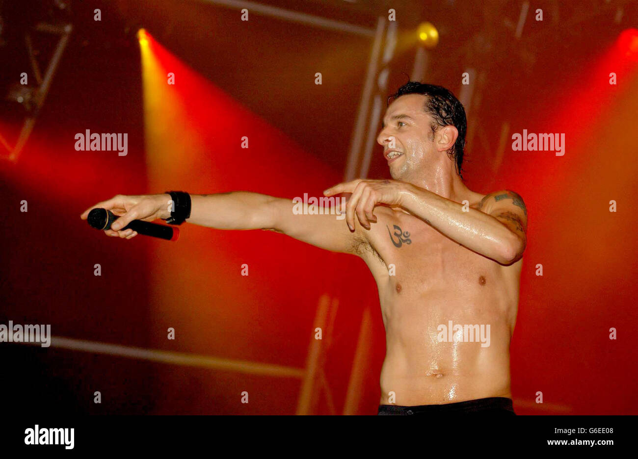Dave gahan glastonbury hi-res stock photography and images - Alamy