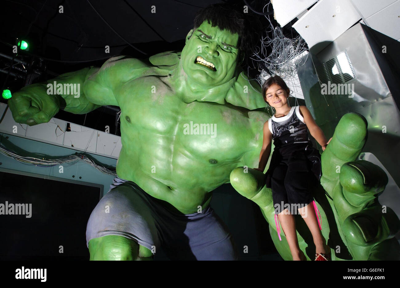 15ft tall 7ft wide hulk visitors madame tussauds hi-res stock ...