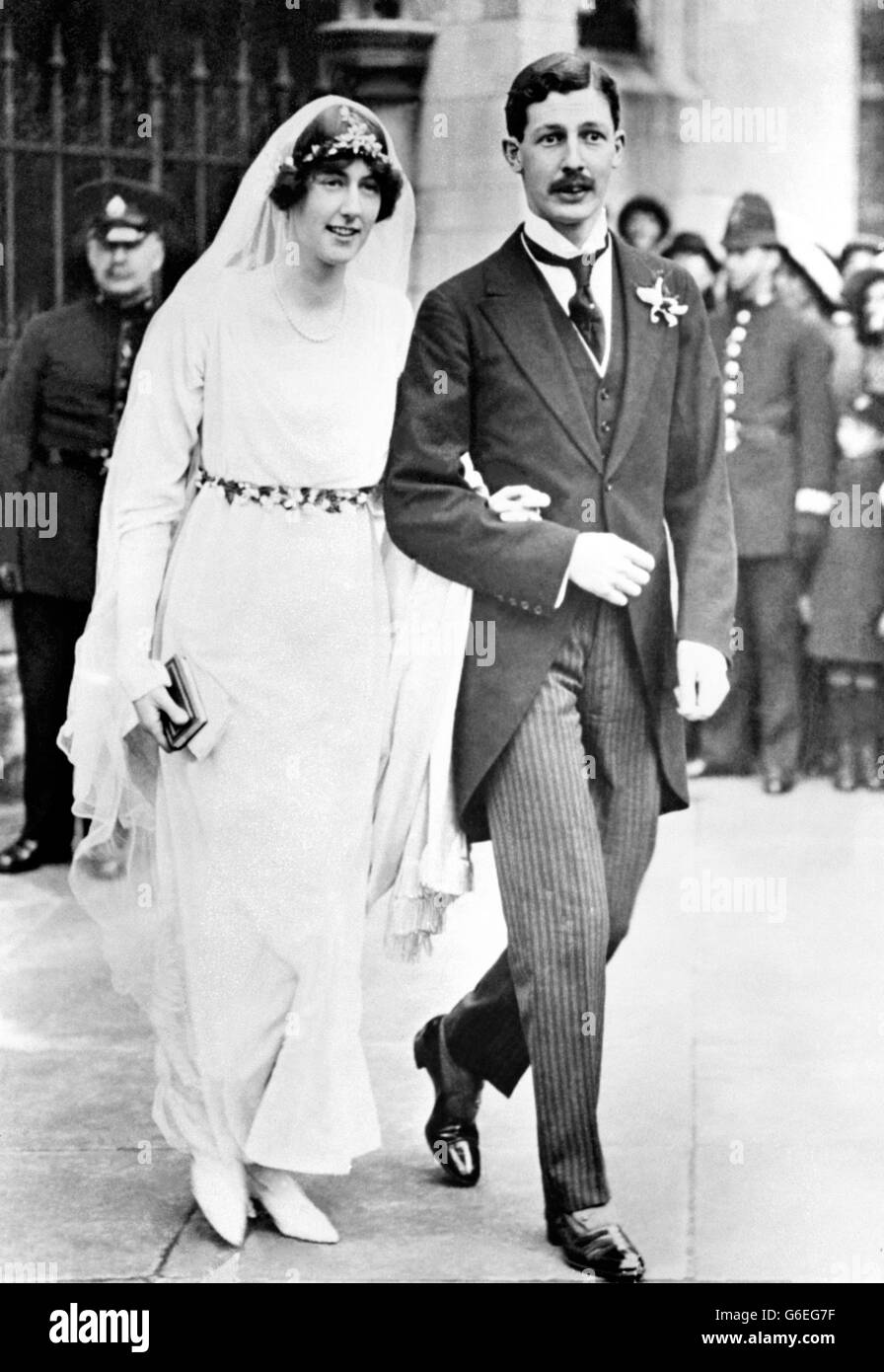 Harold Macmillan Lady Dorothy Cavendish - Wedding Day - 1920 Stock ...