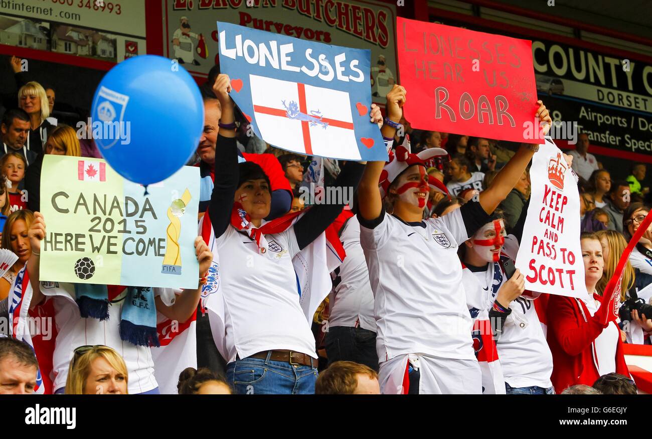 Women cheer during team hi-res stock photography and images - Alamy